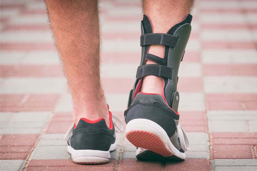 Entorse de la cheville : combien de temps sans marcher